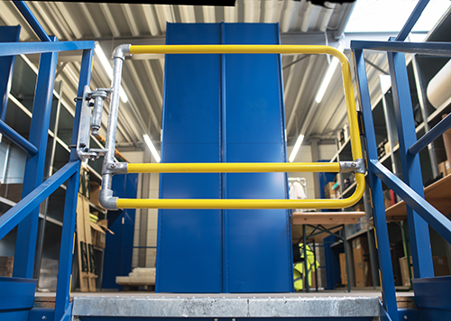 CE marked self closing safety gate range complies with EN 13374 and EN ...